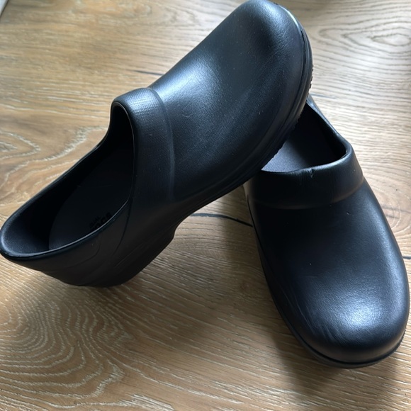 CROCS | Shoes | Crocs Rubber Clogs Neria Pro Ii Black Slip On Closed ...